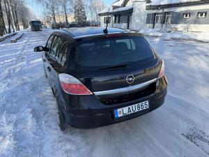 Black Opel Astra 2006 in Alytus, with an engine capacity of 1.60 L and mileage of 189 thousand km for 1700 €, photo 6 on AUTOMOTO.COM.LV