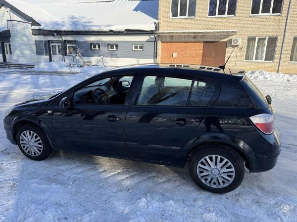 Black Opel Astra 2006 in Alytus, with an engine capacity of 1.60 L and mileage of 189 thousand km for 1700 €, photo 9 on AUTOMOTO.COM.LV