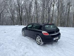 Melns Opel Astra 2006 Kauņa, ar dzinēja tilpumu 1.91 L un nobraukumu 300 tūkst. km par 1300 €, foto 3 vietnē AUTOMOTO.COM.LV