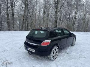Melns Opel Astra 2006 Kauņa, ar dzinēja tilpumu 1.91 L un nobraukumu 300 tūkst. km par 1300 €, foto 4 vietnē AUTOMOTO.COM.LV