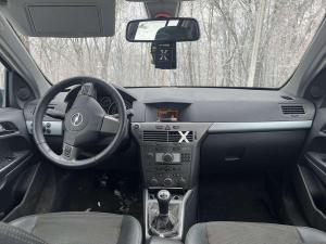 Melns Opel Astra 2006 Kauņa, ar dzinēja tilpumu 1.91 L un nobraukumu 300 tūkst. km par 1300 €, foto 5 vietnē AUTOMOTO.COM.LV