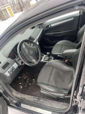 Melns Opel Astra 2006 Kauņa, ar dzinēja tilpumu 1.91 L un nobraukumu 300 tūkst. km par 1300 €, foto 7 vietnē AUTOMOTO.COM.LV