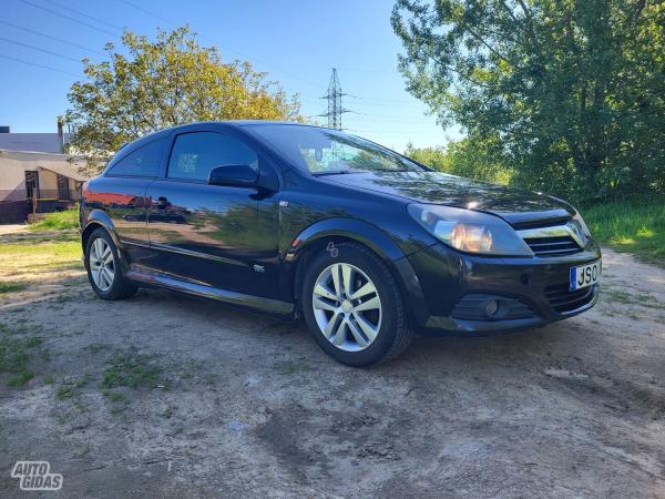 Black Opel Astra 2006 in Vilnius, with an engine capacity of 1.70 L and mileage of 260 thousand km for 1550 €, photo 2 on AUTOMOTO.COM.LV