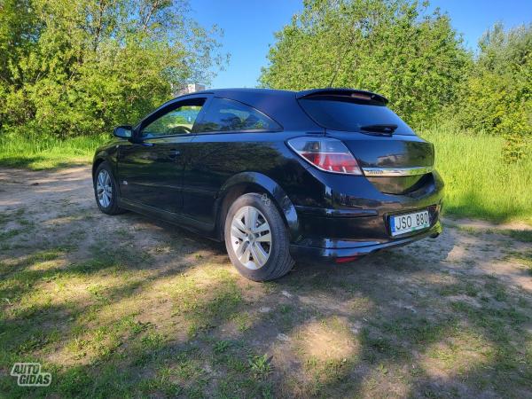 Black Opel Astra 2006 in Vilnius, with an engine capacity of 1.70 L and mileage of 260 thousand km for 1550 €, photo 4 on AUTOMOTO.COM.LV