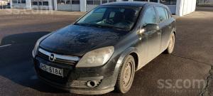 Melns Opel Astra 2006 Rīga, ar dzinēja tilpumu 1.60 L un nobraukumu 300 tūkst. km par 450 €, foto  vietnē AUTOMOTO.COM.LV