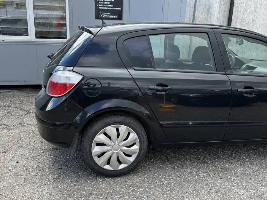 Melns Opel Astra 2006 Daugavpils, ar dzinēja tilpumu 1.90 L un nobraukumu 290 tūkst. km par 1890 €, foto 8 vietnē AUTOMOTO.COM.LV