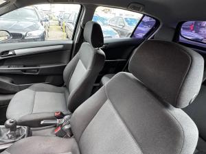Melns Opel Astra 2006 Daugavpils, ar dzinēja tilpumu 1.90 L un nobraukumu 290 tūkst. km par 1890 €, foto 16 vietnē AUTOMOTO.COM.LV