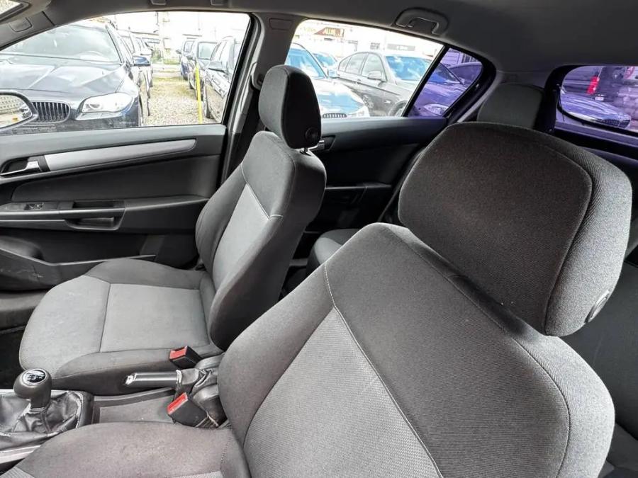 Melns Opel Astra 2006 Daugavpils, ar dzinēja tilpumu 1.90 L un nobraukumu 290 tūkst. km par 1890 €, foto 16 vietnē AUTOMOTO.COM.LV