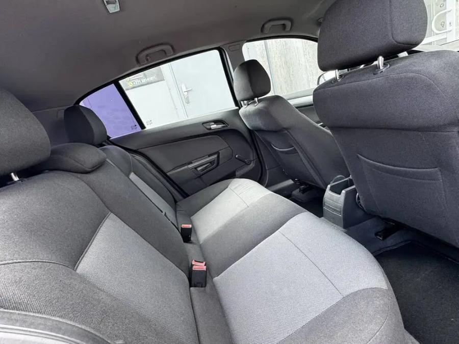Melns Opel Astra 2006 Daugavpils, ar dzinēja tilpumu 1.90 L un nobraukumu 290 tūkst. km par 1890 €, foto 17 vietnē AUTOMOTO.COM.LV