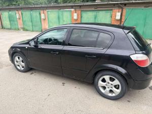 Melns Opel Astra 2006 Klaipėda, ar dzinēja tilpumu 1.91 L un nobraukumu 320 tūkst. km par 1300 €, foto 3 vietnē AUTOMOTO.COM.LV