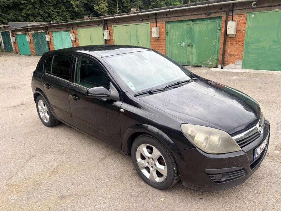 Melns Opel Astra 2006 Klaipėda, ar dzinēja tilpumu 1.91 L un nobraukumu 320 tūkst. km par 1300 €, foto 4 vietnē AUTOMOTO.COM.LV