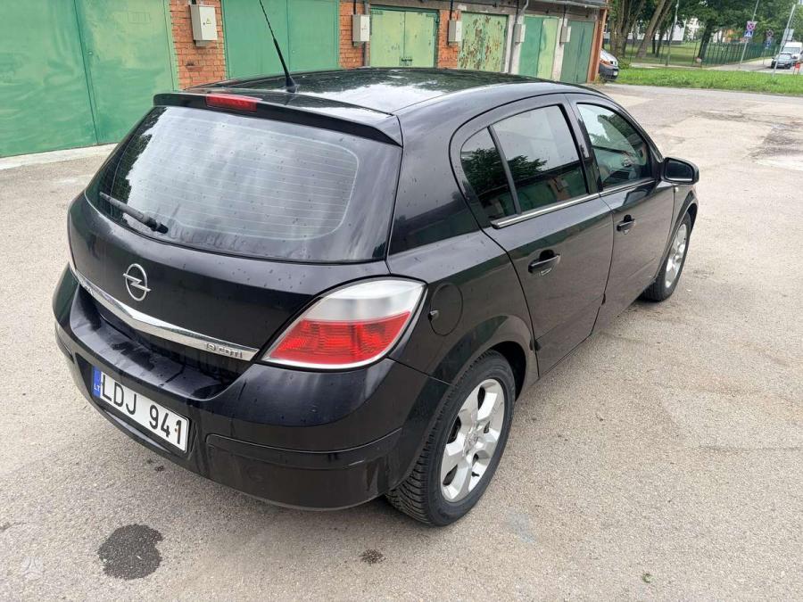 Melns Opel Astra 2006 Klaipėda, ar dzinēja tilpumu 1.91 L un nobraukumu 320 tūkst. km par 1300 €, foto 6 vietnē AUTOMOTO.COM.LV