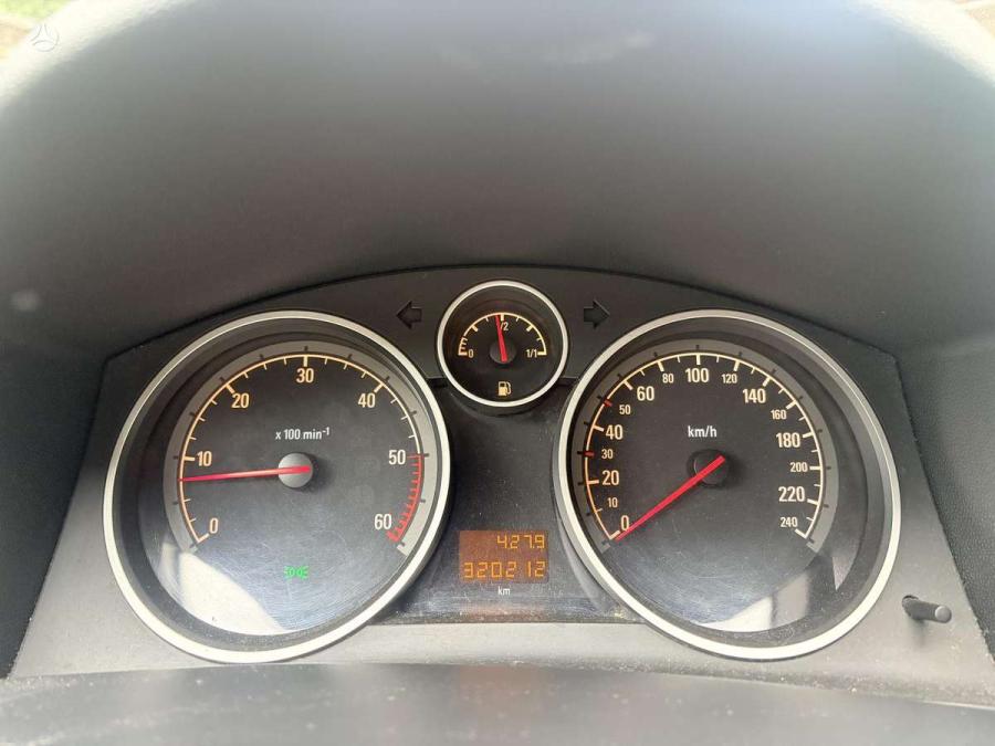 Melns Opel Astra 2006 Klaipėda, ar dzinēja tilpumu 1.91 L un nobraukumu 320 tūkst. km par 1300 €, foto 8 vietnē AUTOMOTO.COM.LV