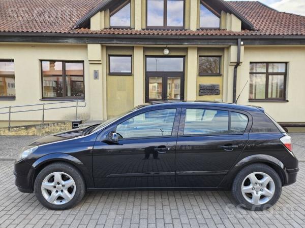 Black Opel Astra 2006 in Liepaja, with an engine capacity of 1.90 L and mileage of 334 thousand km for 2050 €, photo 4 on AUTOMOTO.COM.LV