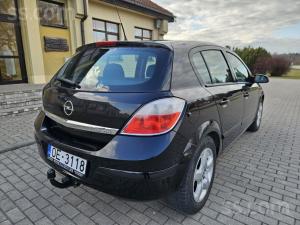 Melns Opel Astra 2006 Liepāja, ar dzinēja tilpumu 1.90 L un nobraukumu 334 tūkst. km par 2050 €, foto 9 vietnē AUTOMOTO.COM.LV