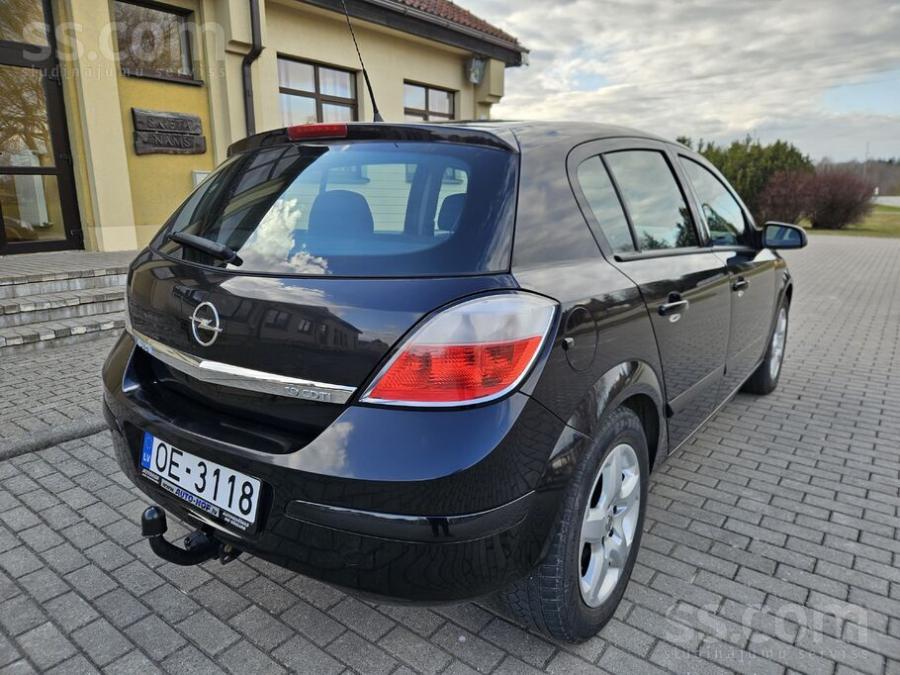 Melns Opel Astra 2006 Liepāja, ar dzinēja tilpumu 1.90 L un nobraukumu 334 tūkst. km par 2050 €, foto 9 vietnē AUTOMOTO.COM.LV