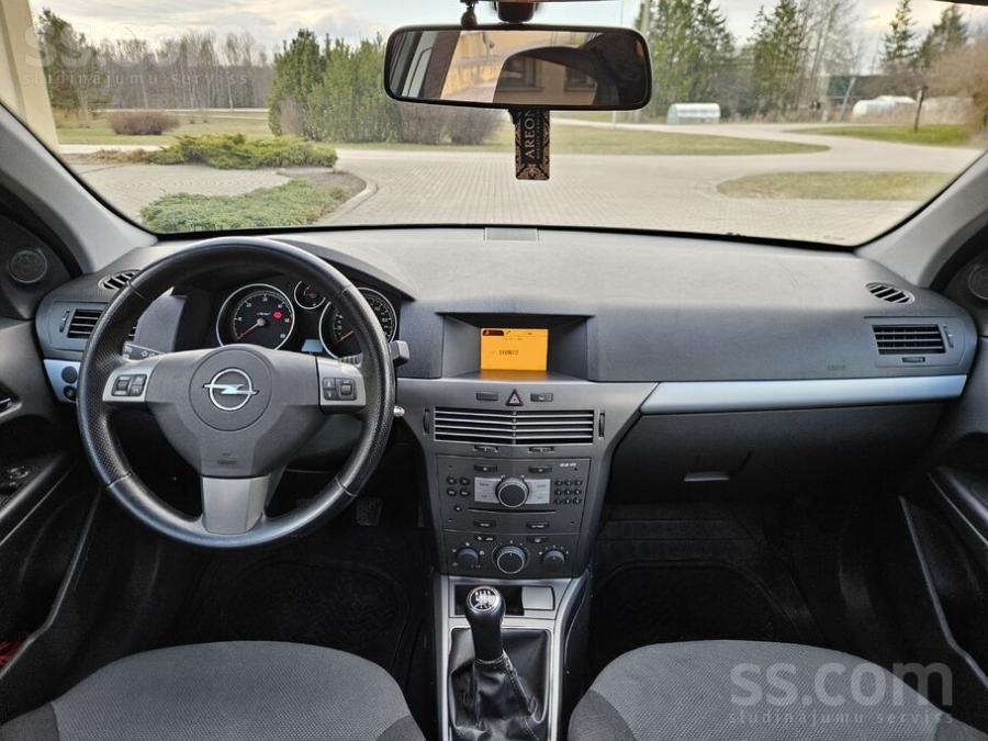 Melns Opel Astra 2006 Liepāja, ar dzinēja tilpumu 1.90 L un nobraukumu 334 tūkst. km par 2050 €, foto 10 vietnē AUTOMOTO.COM.LV