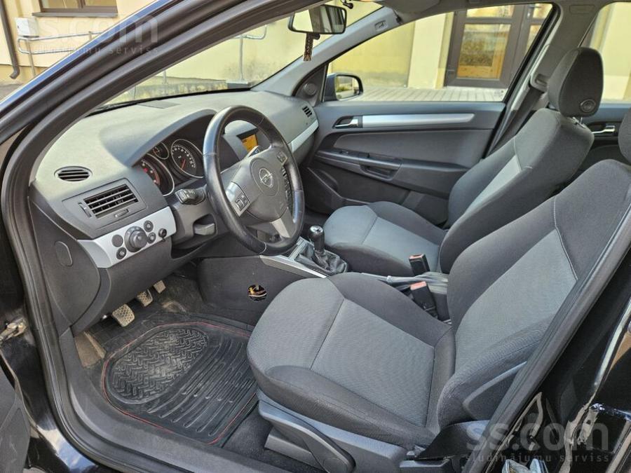 Melns Opel Astra 2006 Liepāja, ar dzinēja tilpumu 1.90 L un nobraukumu 334 tūkst. km par 2050 €, foto 11 vietnē AUTOMOTO.COM.LV