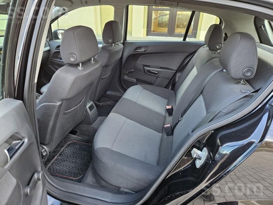 Melns Opel Astra 2006 Liepāja, ar dzinēja tilpumu 1.90 L un nobraukumu 334 tūkst. km par 2050 €, foto 12 vietnē AUTOMOTO.COM.LV