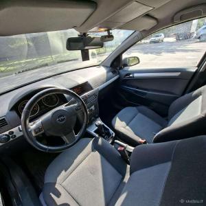 Black Opel Astra 2006 in Kazlu Ruda, with an engine capacity of 1.90 L and mileage of 329 thousand km for 900 €, photo 7 on AUTOMOTO.COM.LV