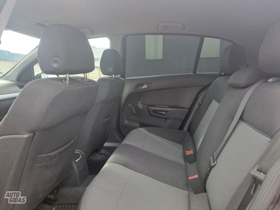 Melns Opel Astra 2006 Kauņa, ar dzinēja tilpumu 1.90 L un nobraukumu 320 tūkst. km par 999 €, foto 26 vietnē AUTOMOTO.COM.LV
