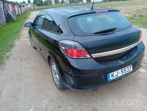Black Opel Astra 2006 in Saldus, with an engine capacity of 1.70 L and mileage of 334 thousand km for 500 €, photo 6 on AUTOMOTO.COM.LV
