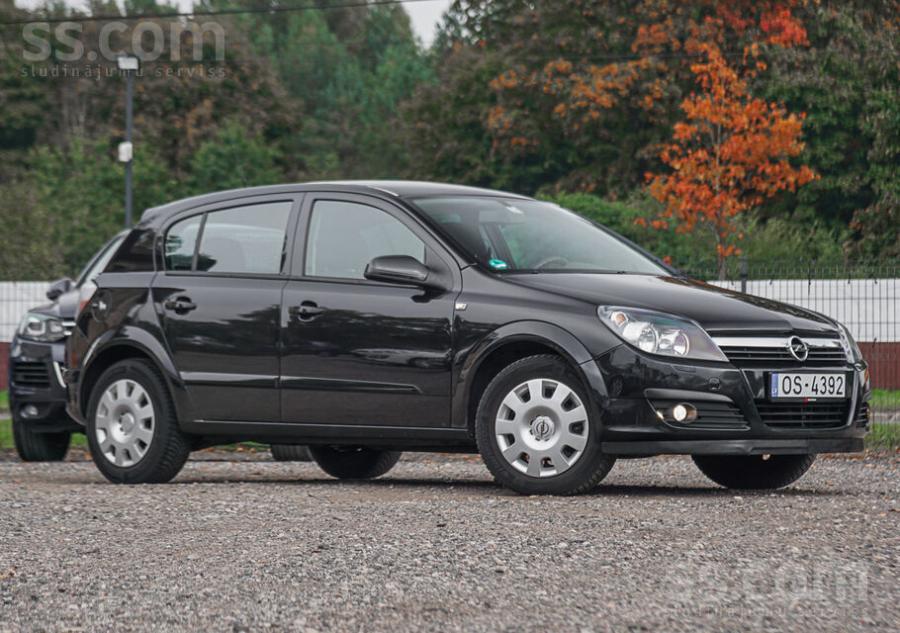 Black Opel Astra 2006 in Riga, with an engine capacity of 1.60 L and mileage of 160 thousand km for 3790 €, photo 3 on AUTOMOTO.COM.LV