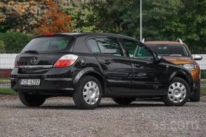 Black Opel Astra 2006 in Riga, with an engine capacity of 1.60 L and mileage of 160 thousand km for 3790 €, photo 5 on AUTOMOTO.COM.LV