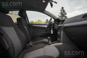 Black Opel Astra 2006 in Riga, with an engine capacity of 1.60 L and mileage of 160 thousand km for 3790 €, photo 6 on AUTOMOTO.COM.LV