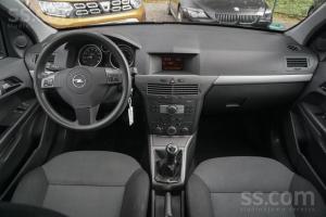 Black Opel Astra 2006 in Riga, with an engine capacity of 1.60 L and mileage of 160 thousand km for 3790 €, photo 9 on AUTOMOTO.COM.LV