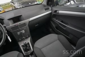 Black Opel Astra 2006 in Riga, with an engine capacity of 1.60 L and mileage of 160 thousand km for 3790 €, photo 10 on AUTOMOTO.COM.LV