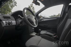 Black Opel Astra 2006 in Riga, with an engine capacity of 1.60 L and mileage of 160 thousand km for 3790 €, photo 11 on AUTOMOTO.COM.LV