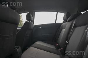Black Opel Astra 2006 in Riga, with an engine capacity of 1.60 L and mileage of 160 thousand km for 3790 €, photo 17 on AUTOMOTO.COM.LV