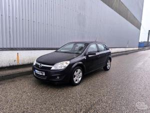 Black Opel Astra 2007 in Kaunas, with an engine capacity of 1.80 L and mileage of 193 thousand km for 2100 €, photo 2 on AUTOMOTO.COM.LV