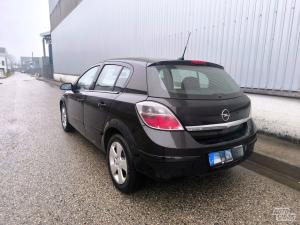 Black Opel Astra 2007 in Kaunas, with an engine capacity of 1.80 L and mileage of 193 thousand km for 2100 €, photo 5 on AUTOMOTO.COM.LV