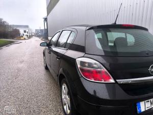 Black Opel Astra 2007 in Kaunas, with an engine capacity of 1.80 L and mileage of 193 thousand km for 2100 €, photo 6 on AUTOMOTO.COM.LV