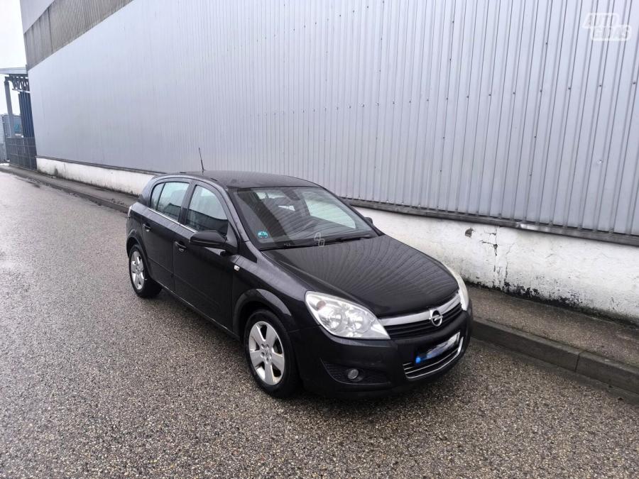 Black Opel Astra 2007 in Kaunas, with an engine capacity of 1.80 L and mileage of 193 thousand km for 2100 €, photo 10 on AUTOMOTO.COM.LV