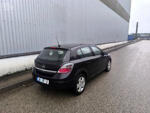 Black Opel Astra 2007 in Kaunas, with an engine capacity of 1.80 L and mileage of 193 thousand km for 2100 €, photo 12 on AUTOMOTO.COM.LV