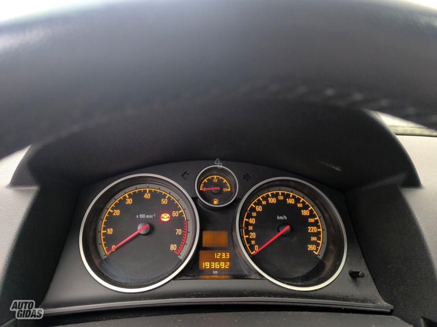 Black Opel Astra 2007 in Kaunas, with an engine capacity of 1.80 L and mileage of 193 thousand km for 2100 €, photo 15 on AUTOMOTO.COM.LV