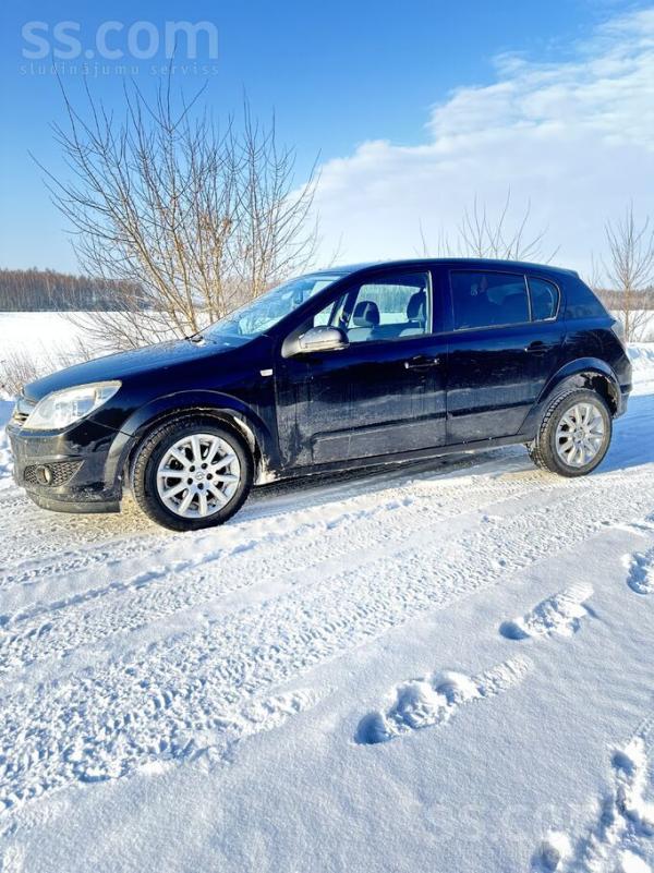 Black Opel Astra 2007 in Jekabpils, with an engine capacity of 1.90 L and mileage of 258 thousand km for 1100 €, photo 2 on AUTOMOTO.COM.LV