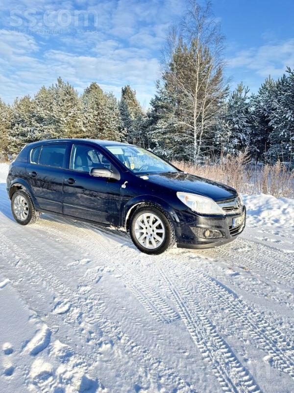 Black Opel Astra 2007 in Jekabpils, with an engine capacity of 1.90 L and mileage of 258 thousand km for 1100 €, photo 3 on AUTOMOTO.COM.LV