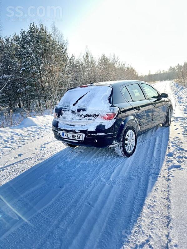 Black Opel Astra 2007 in Jekabpils, with an engine capacity of 1.90 L and mileage of 258 thousand km for 1100 €, photo 4 on AUTOMOTO.COM.LV
