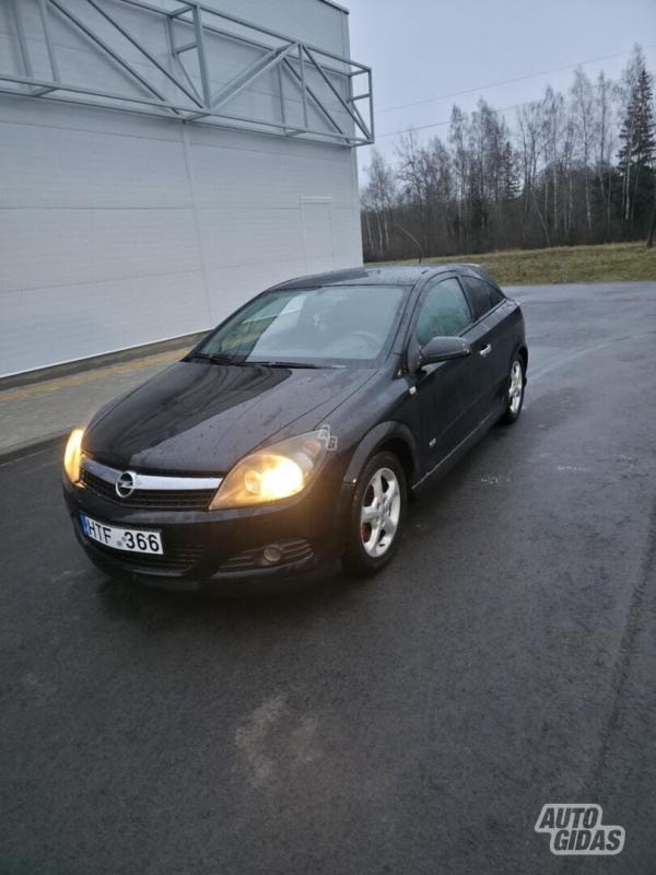 Black Opel Astra 2007 in Panevezys, with an engine capacity of 1.90 L and mileage of 357 thousand km for 1500 €, photo 1 on AUTOMOTO.COM.LV