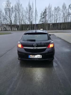 Black Opel Astra 2007 in Panevezys, with an engine capacity of 1.90 L and mileage of 357 thousand km for 1500 €, photo 4 on AUTOMOTO.COM.LV