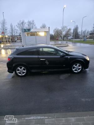 Black Opel Astra 2007 in Panevezys, with an engine capacity of 1.90 L and mileage of 357 thousand km for 1500 €, photo 6 on AUTOMOTO.COM.LV