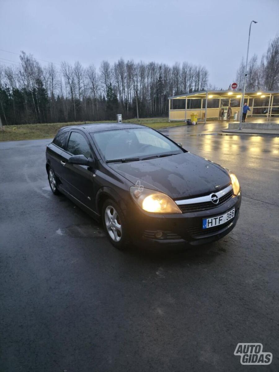 Black Opel Astra 2007 in Panevezys, with an engine capacity of 1.90 L and mileage of 357 thousand km for 1500 €, photo 7 on AUTOMOTO.COM.LV