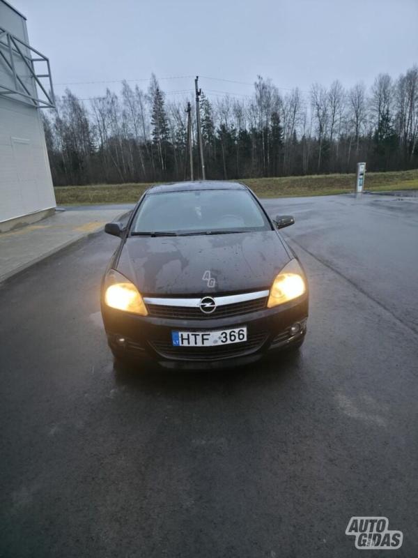 Black Opel Astra 2007 in Panevezys, with an engine capacity of 1.90 L and mileage of 357 thousand km for 1500 €, photo 8 on AUTOMOTO.COM.LV