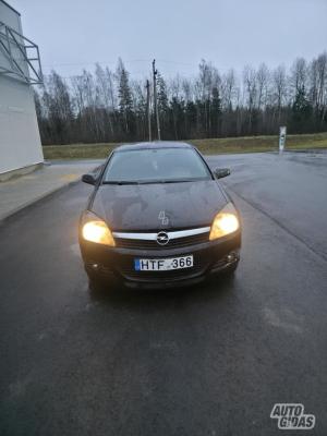 Black Opel Astra 2007 in Panevezys, with an engine capacity of 1.90 L and mileage of 357 thousand km for 1500 €, photo 8 on AUTOMOTO.COM.LV