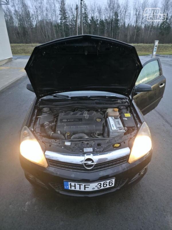 Black Opel Astra 2007 in Panevezys, with an engine capacity of 1.90 L and mileage of 357 thousand km for 1500 €, photo 9 on AUTOMOTO.COM.LV