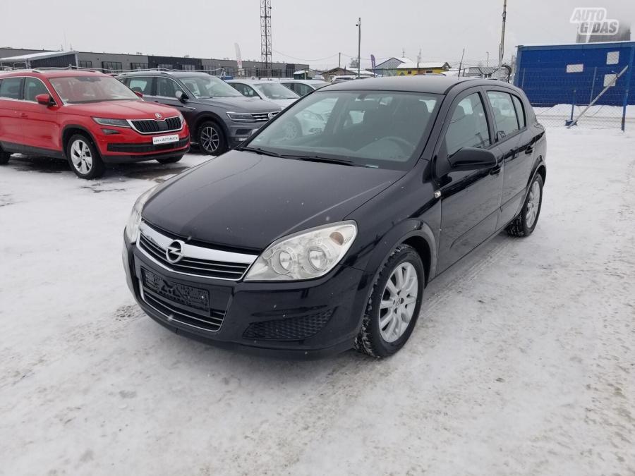 Black Opel Astra 2007 in Kaunas, with an engine capacity of 1.60 L and mileage of 262 thousand km for 1799 €, photo 2 on AUTOMOTO.COM.LV